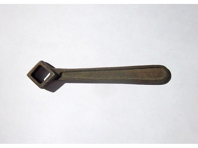 ključ za staru stolarsku mašinu br 12