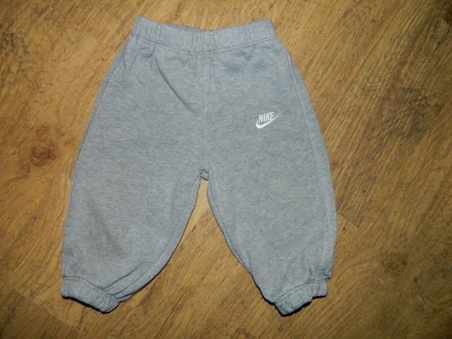 ORIGINAL NIKE deblja trenerka 9-12 M-kao NOVA