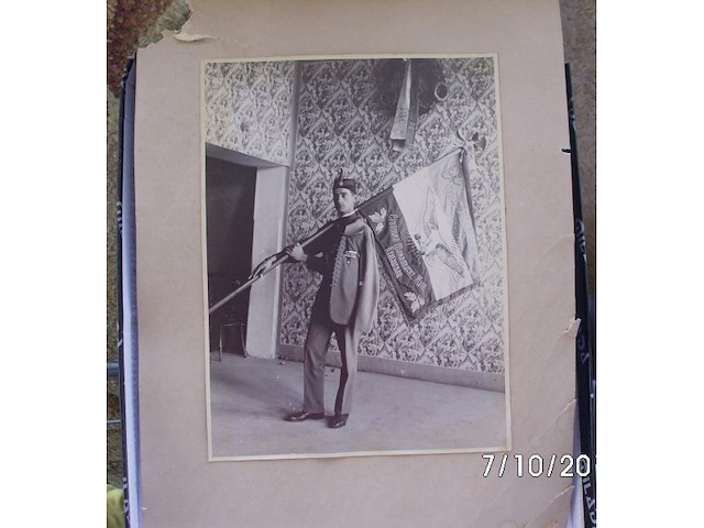 Kragujevacki Soko u uniformi slika 27x17 cm,zigovi.