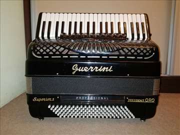 Klavirska harmonika Guerrini u izlozbenom stanju