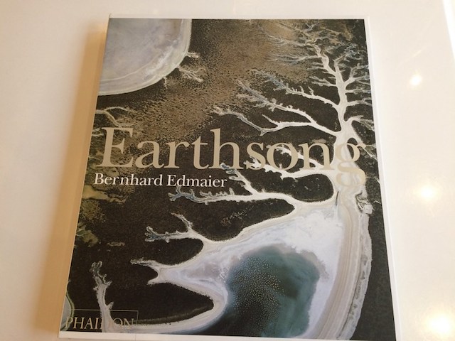 Bernhard Edmaier - EARTHSONG