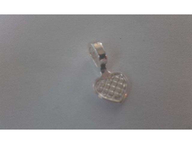 *N112----posrebreni privezak,srce 15.5x8mm/kom