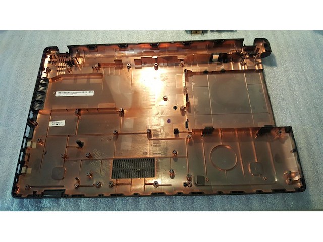 DONJA PLASTIKA KUCISTA ZA ASUS R512M