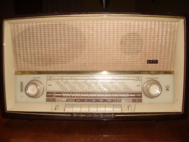 Stari radio GRUNDIG 2320
