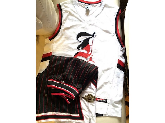 NBA JORDAN original vintage  dres (jersay i sorc)