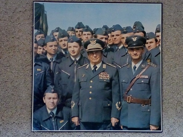 Drug Josip Broz Tito sa vojskom JNA