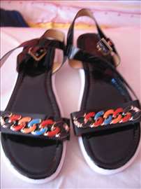 markirane ženske sandale br 38