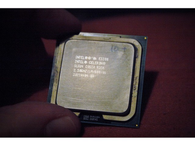 Intel Celeron E3300 2.50GHz/1M/800MHz + pasta