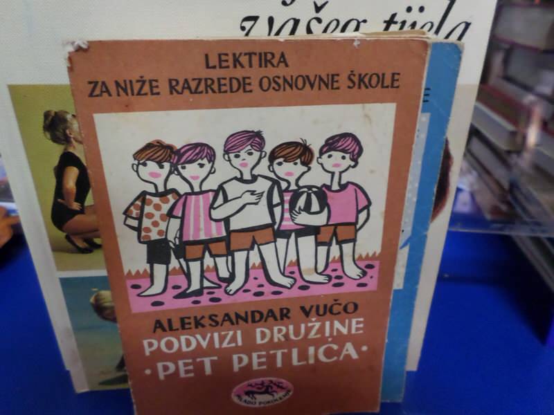 PODVIZI DRUŽINE-PET PETLIĆA-ALEKSANDAR VUČO