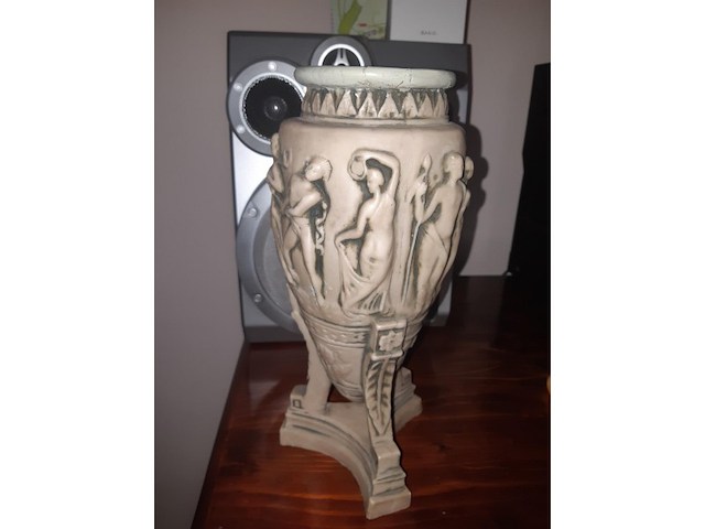 Vaza sa antičkim motivima