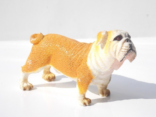 Buldog figurica