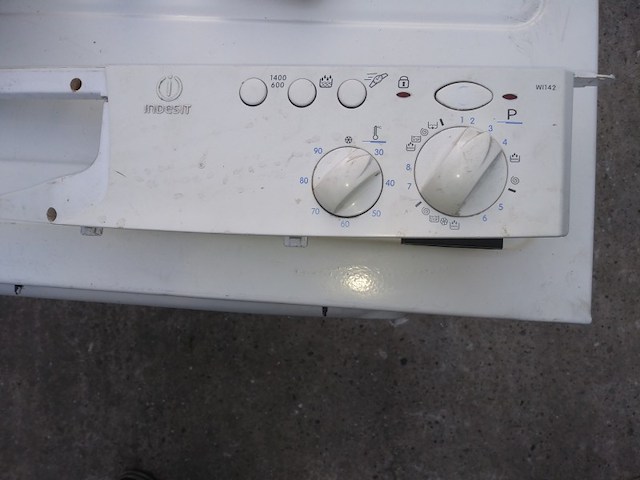 Programator sa maskom Indesit