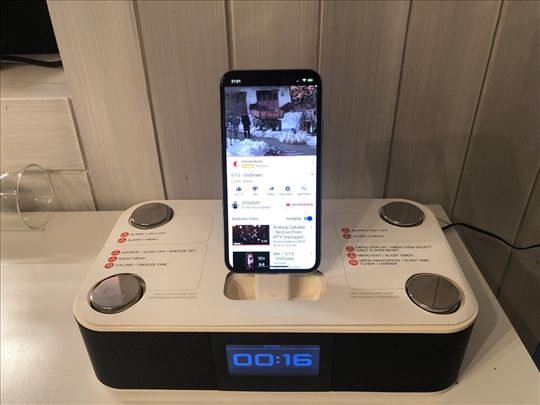 XtremeMac Luna Radioalarm sa Apple Dockingstation