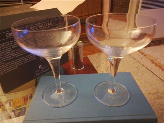 Čaše za šampanjac od venecijanskog kristal stakla