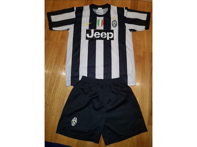 * NIKE JUVENTUS DRES 12-15 god