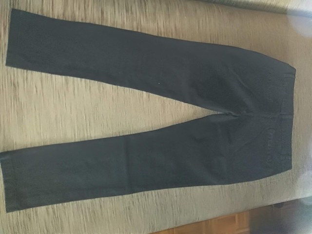 PANTALONE CRNE