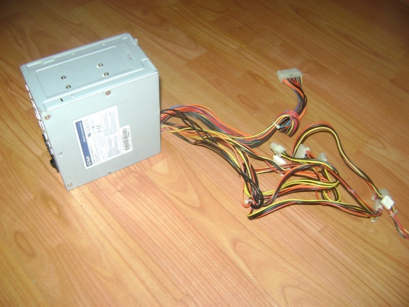 napajanje en light 300 w ispravno