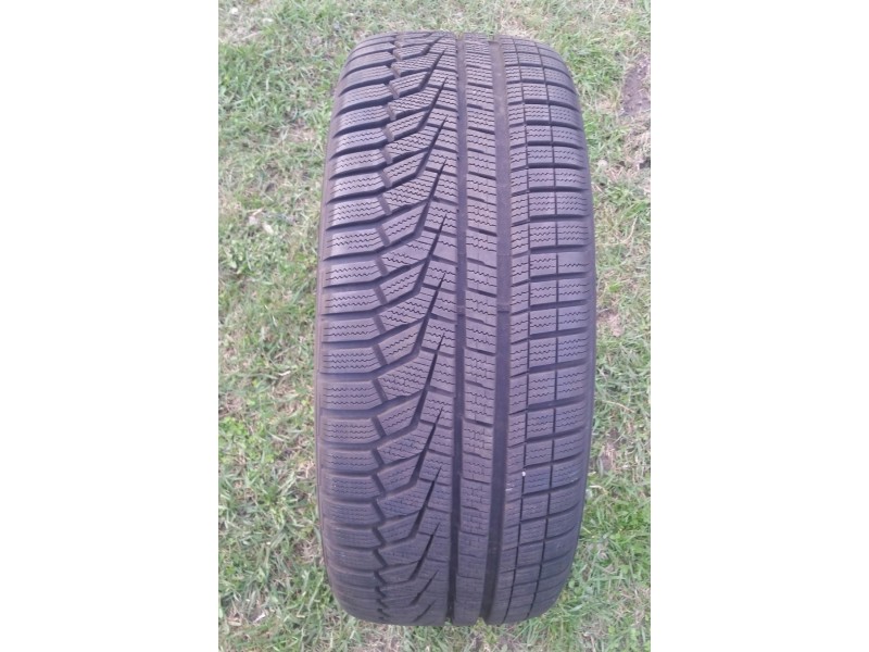 HANKOOK WINTER I*CEPT EVO 2 235/45R18