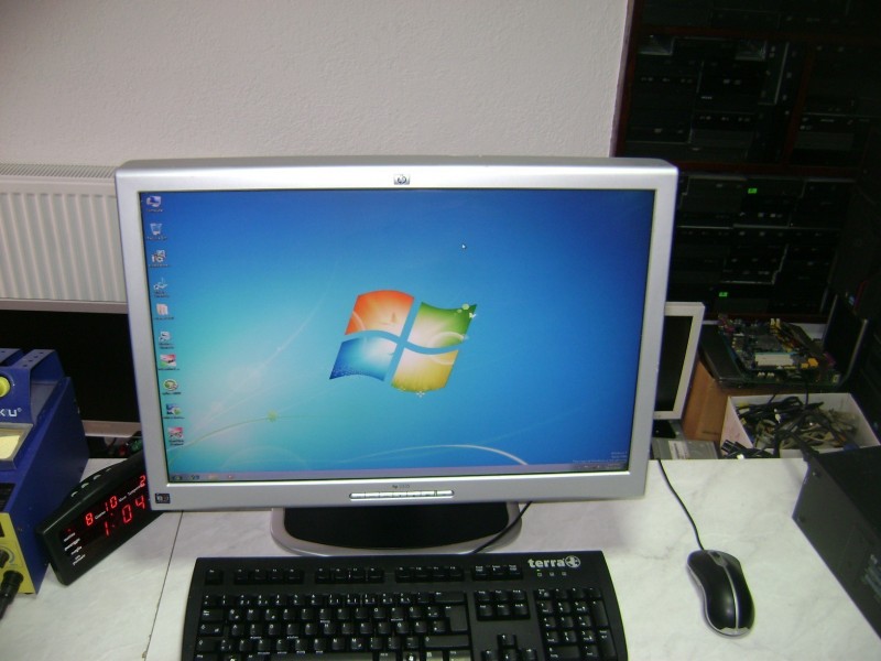 HP Flat Panel Monitor L2335 ispravan