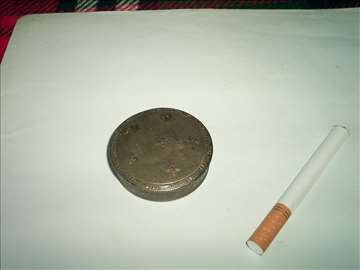 srebrna pudrijera ili burmutica