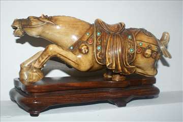 Slonova kost 700gr, figura konja