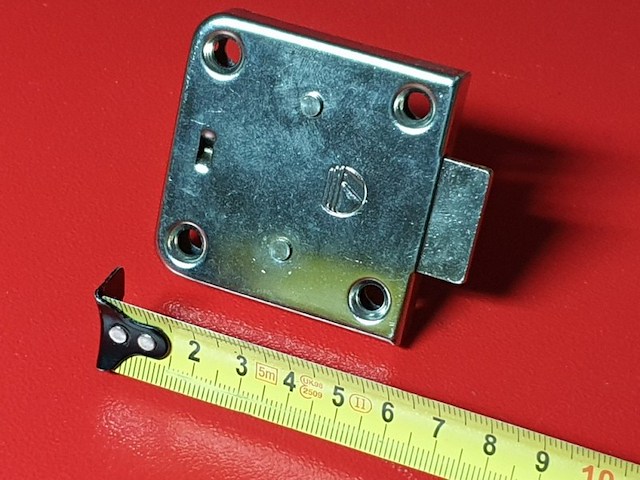 Bravica za sto 55 x 55 mm sa dva ključa