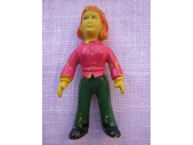 Stara igračka - figura žene, 6 x 3 cm.