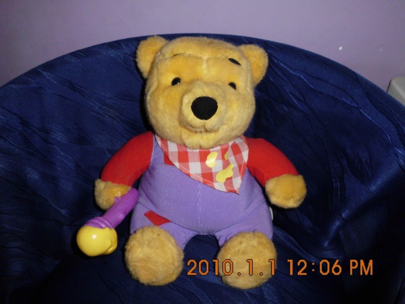 Vini Pu meda koji jede (ručka) Winnie Pooh