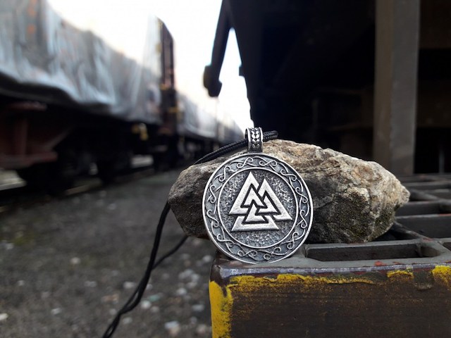 Valknut vikinski simbol ogrlica,valknut trouglovi rune