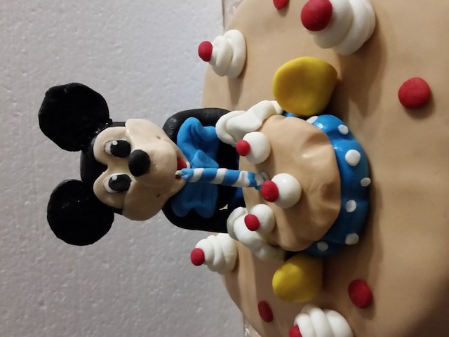 Ukrasi za tortu Miki Mouse sa tortama