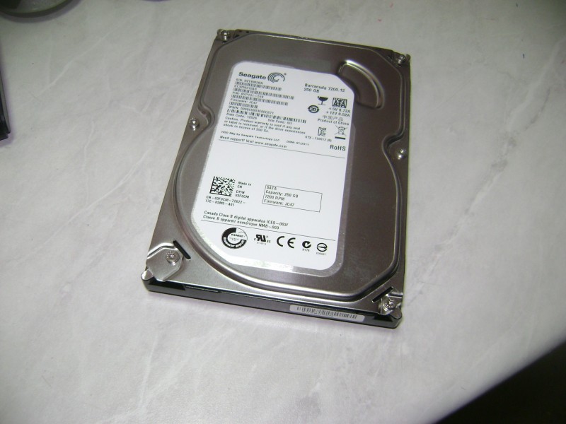 hard disk 250gb sataIII seagate ispravan