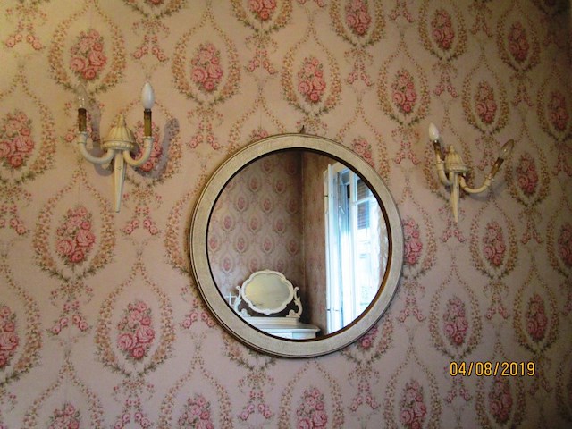 Starinsko drveno okruglo stilsko ogledalo