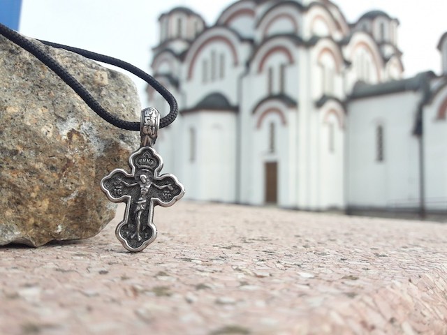 Mali diskretni pravoslavni krstic ogrlica,Krst Isus