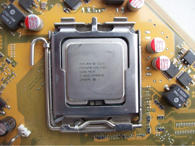 Intel Pentium Dual-Core E2220(2 x 2.4Ghz/1mb/800)