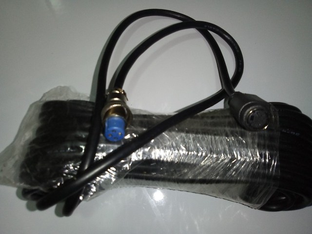 Kabel 4 pin konektor XCG18T4K1P1 na SVGA - oko 10 met