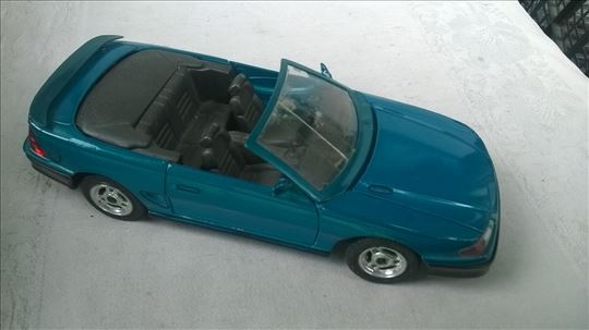 Majorette Mustang GT kabrio 1:25,naprslo pr/staklo
