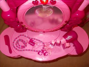 Toaletni sto za male princeze -novo