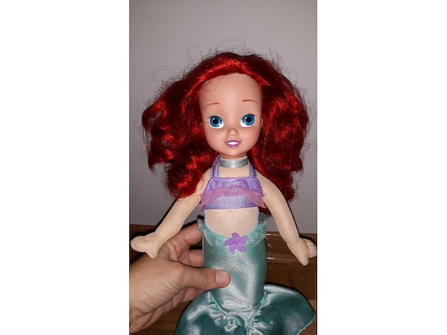 Ariel lutka Disney