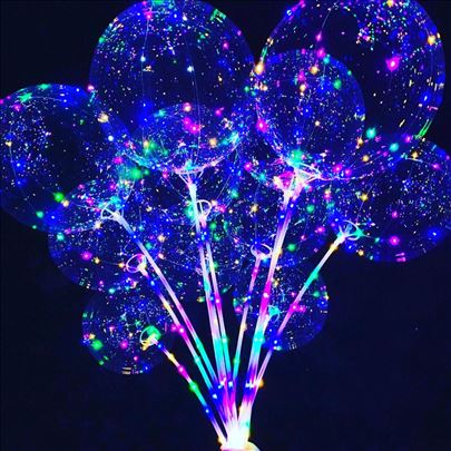 Svetleći baloni u Novom Sadu
