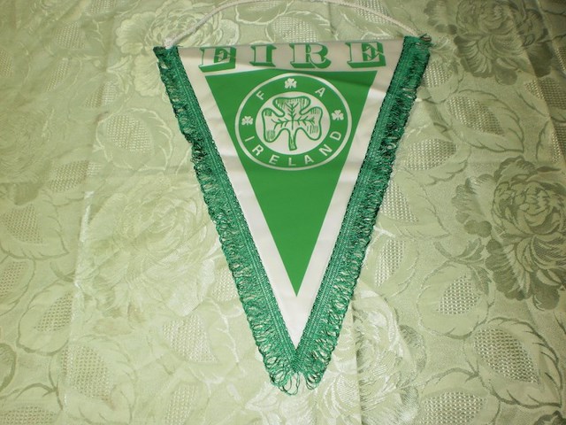 FA Ireland - kapitenska zastavica iz 1988 godine- 36x30