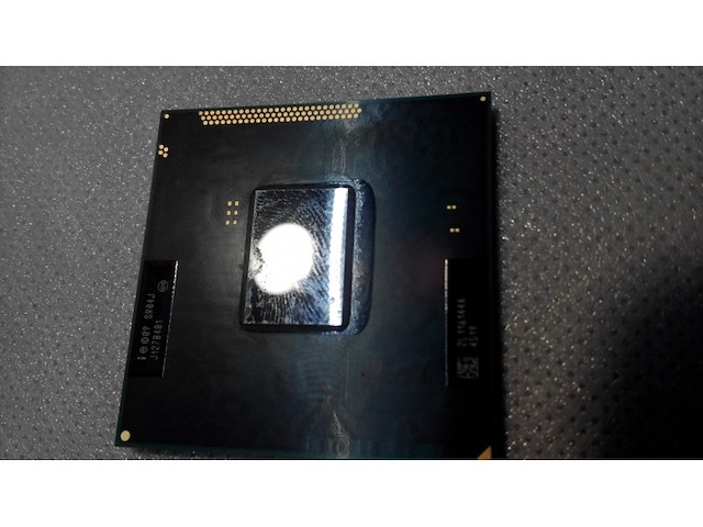 Fujitsu AH531 Procesor i3 sr04j