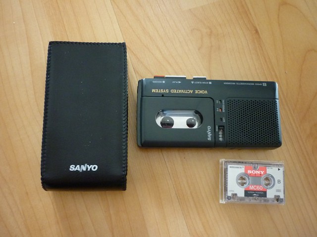 Diktafon `Sanyo` TRC-550M Korea