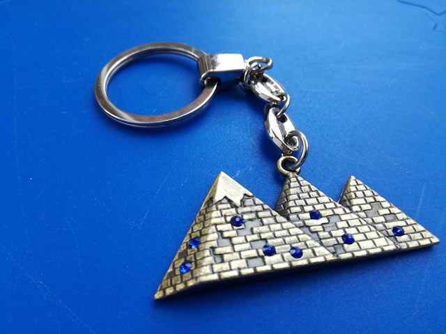 Privezak za ključeve iz Egipta detalji piramida