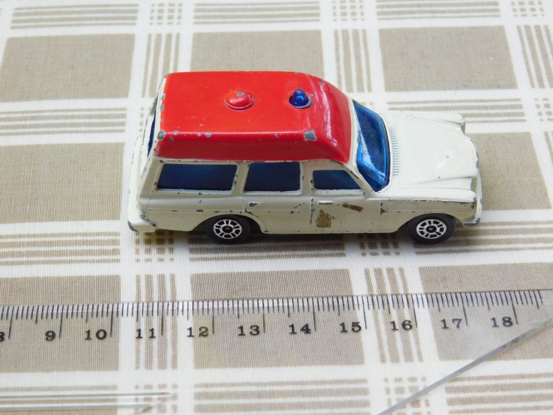 CORGI JUNIORS MERCEDES BENZ AMBULANCE BINZ 2200