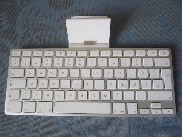 Apple iPad Keyboard Dock A1359