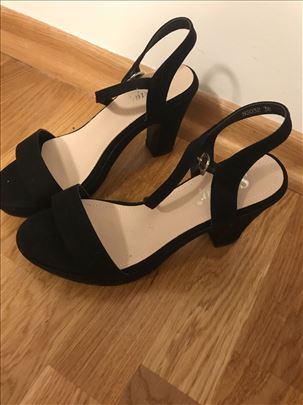 Nove crne cipele