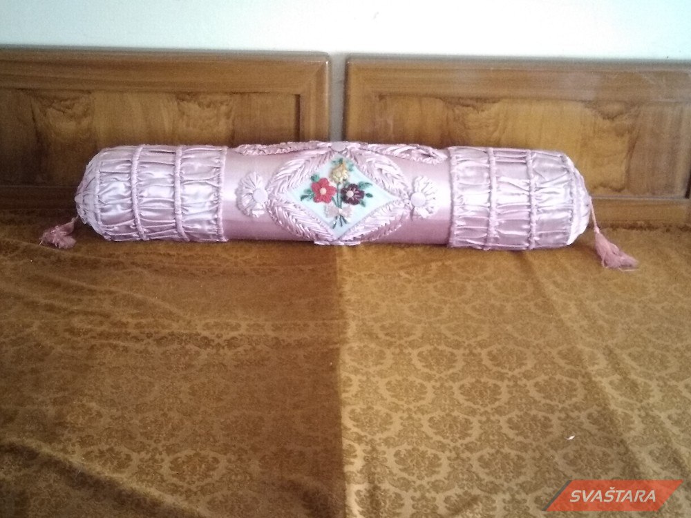 Dekorativni jastuk za krevete