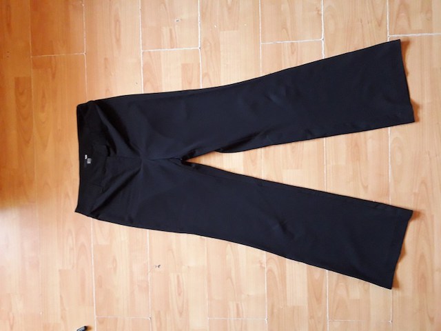 Crne siroke pantalone