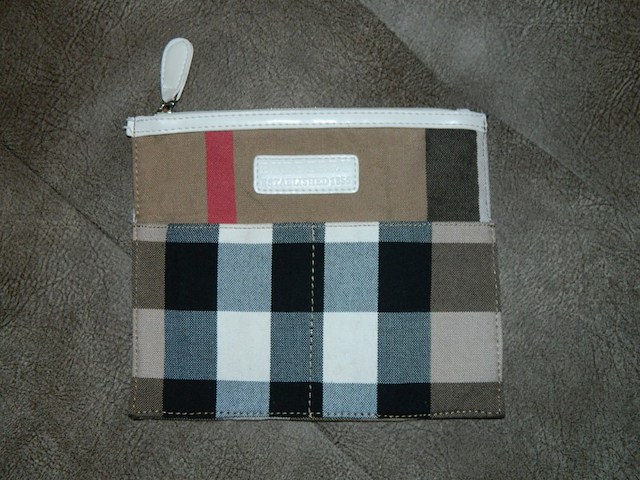 BURBERRY neseser 21x25 cm