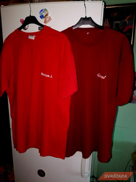 Dve muške majice crvena I bordo obe 2200 din
